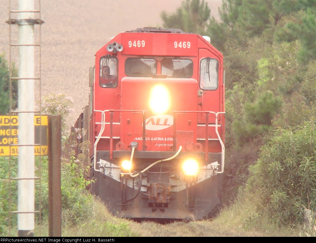 EMD GM SD40-2 9469